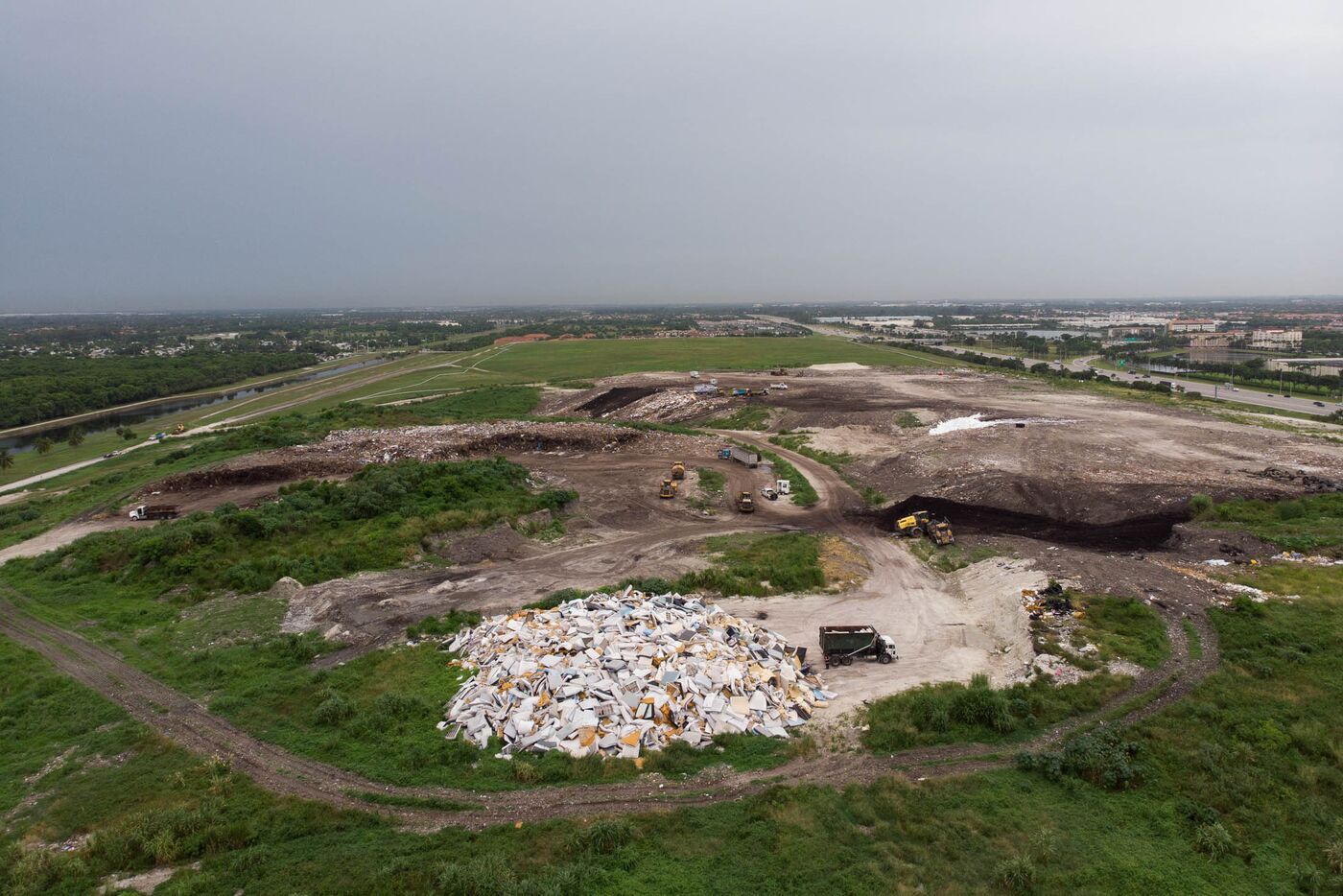 Miami Faces Trash, Sewage Problems As More Residents Move In - Bloomberg