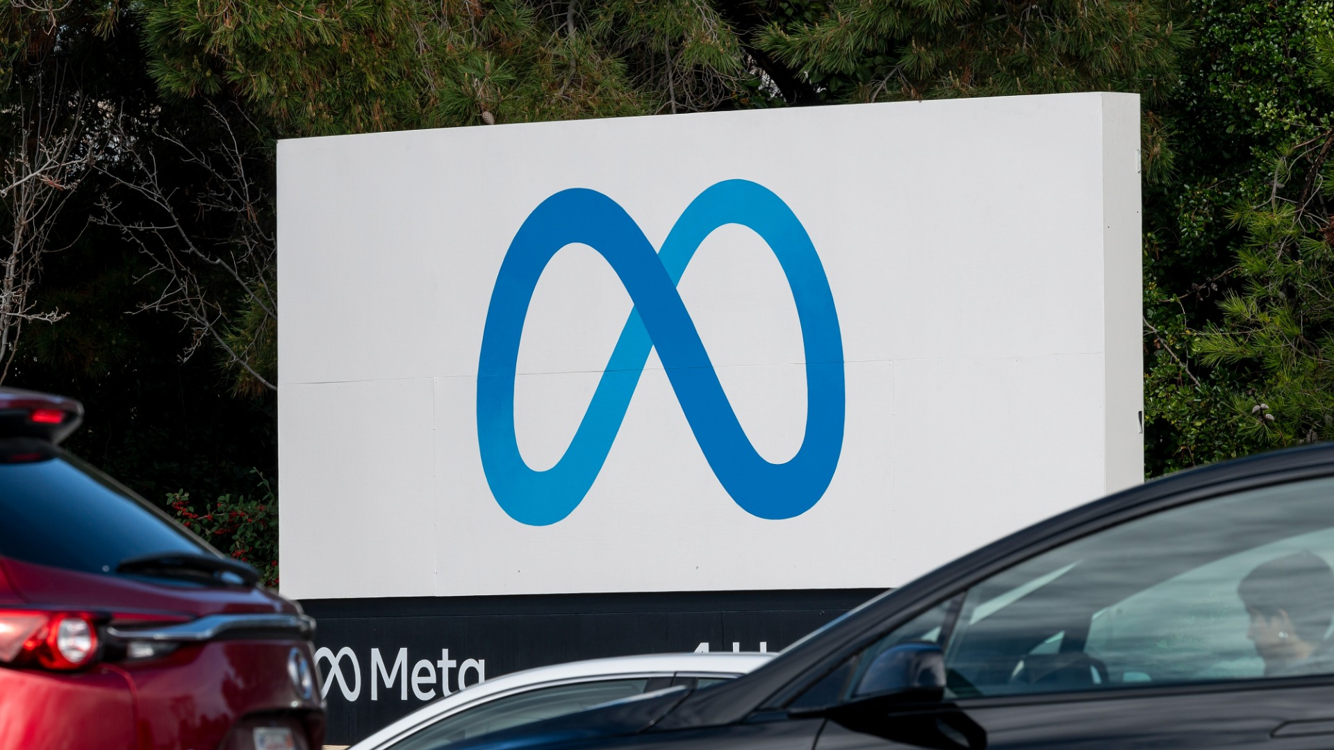 Watch Zuckerberg Could Cut Budget for Metaverse Group by Up to 30% ...