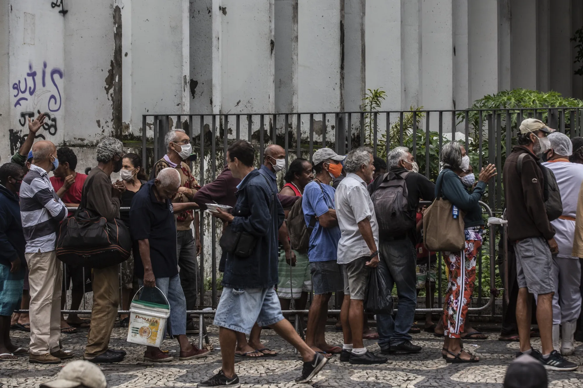 Brazil’s Rate Hike Campaign Chokes Economy in Warning to Fed - Bloomberg