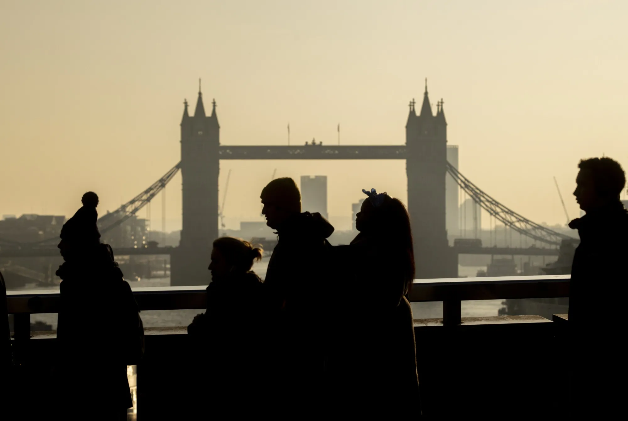 UK Job Cut Notices Jump to Highest Level Since 2020 on Iran Conflict ...
