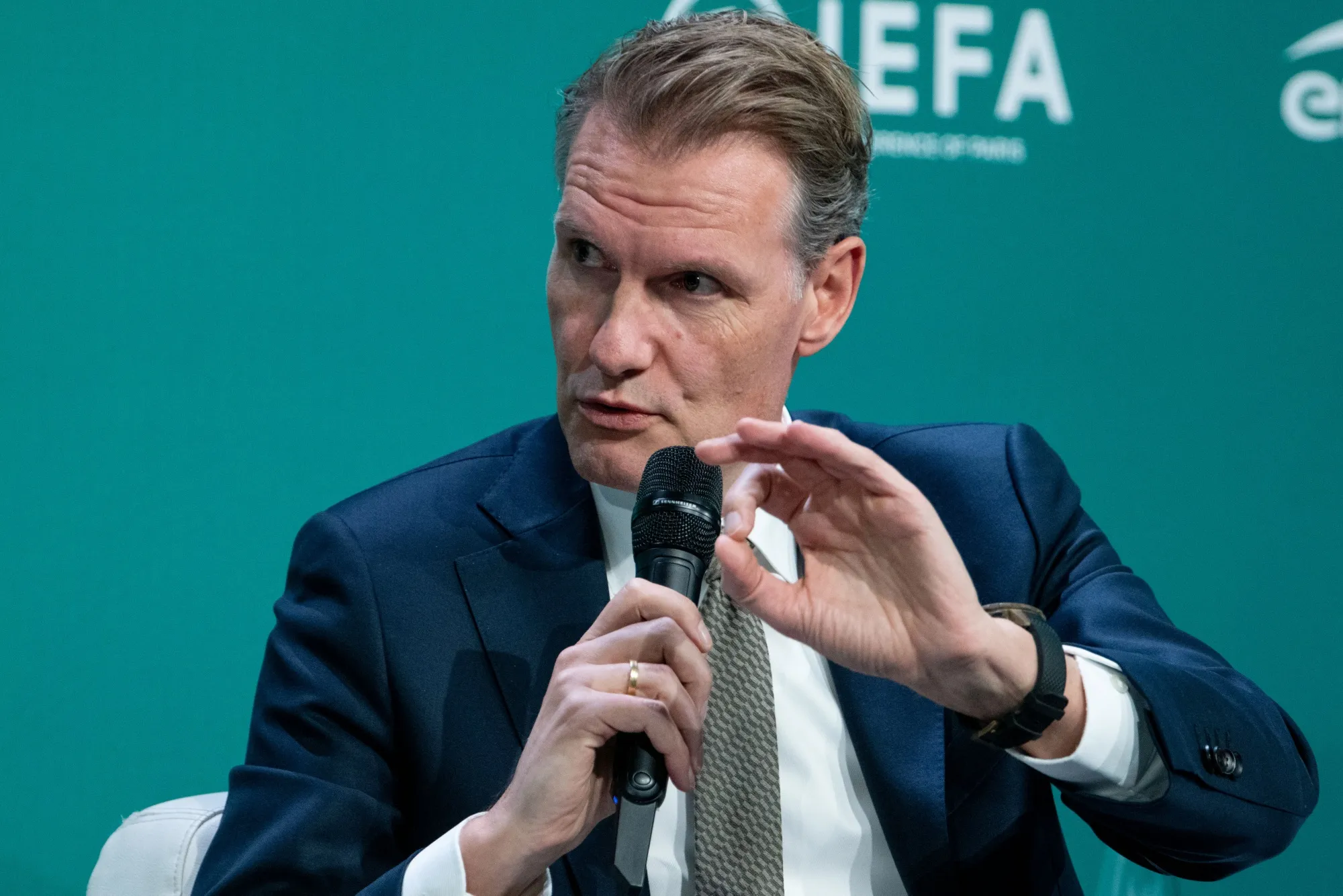 MSC CEO Vows to Stand Alone as Global Shipping Rivals Team Up - Bloomberg