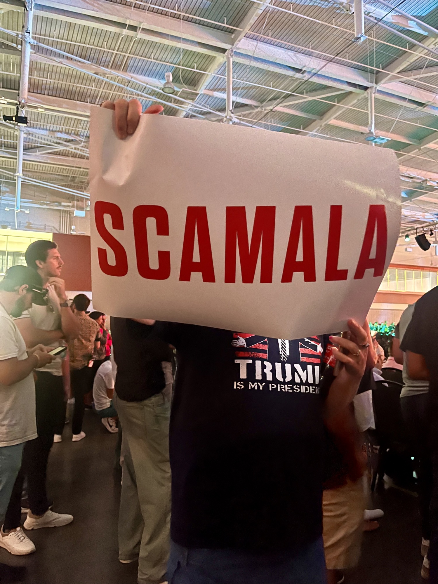 暗号資産業界とトランプ氏、蜜月を演出も実情は冷ややか - Bloomberg