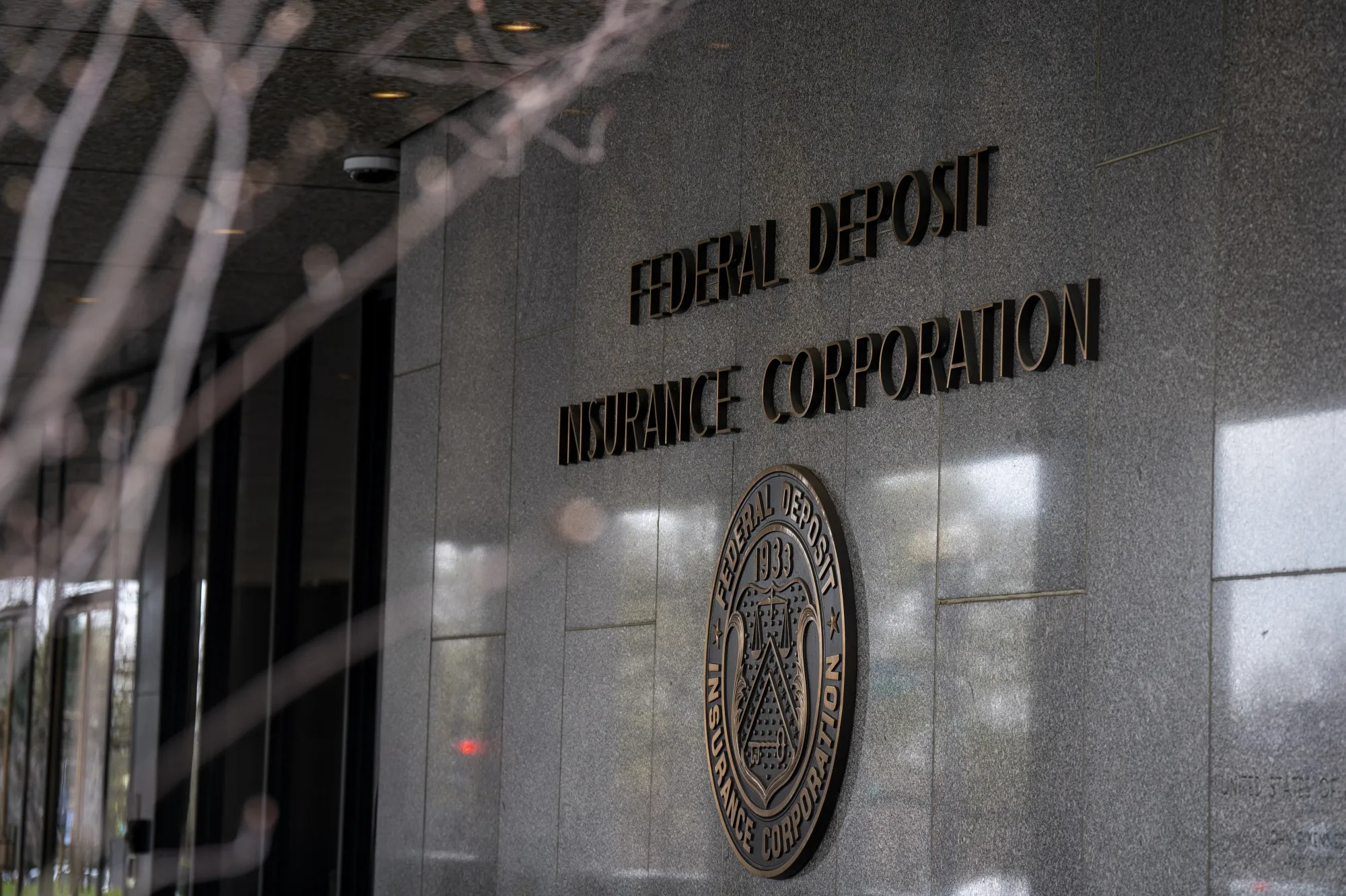 FDIC, Fed Weigh Making Banks Issue Long-Term Debt to Cover Capital ...