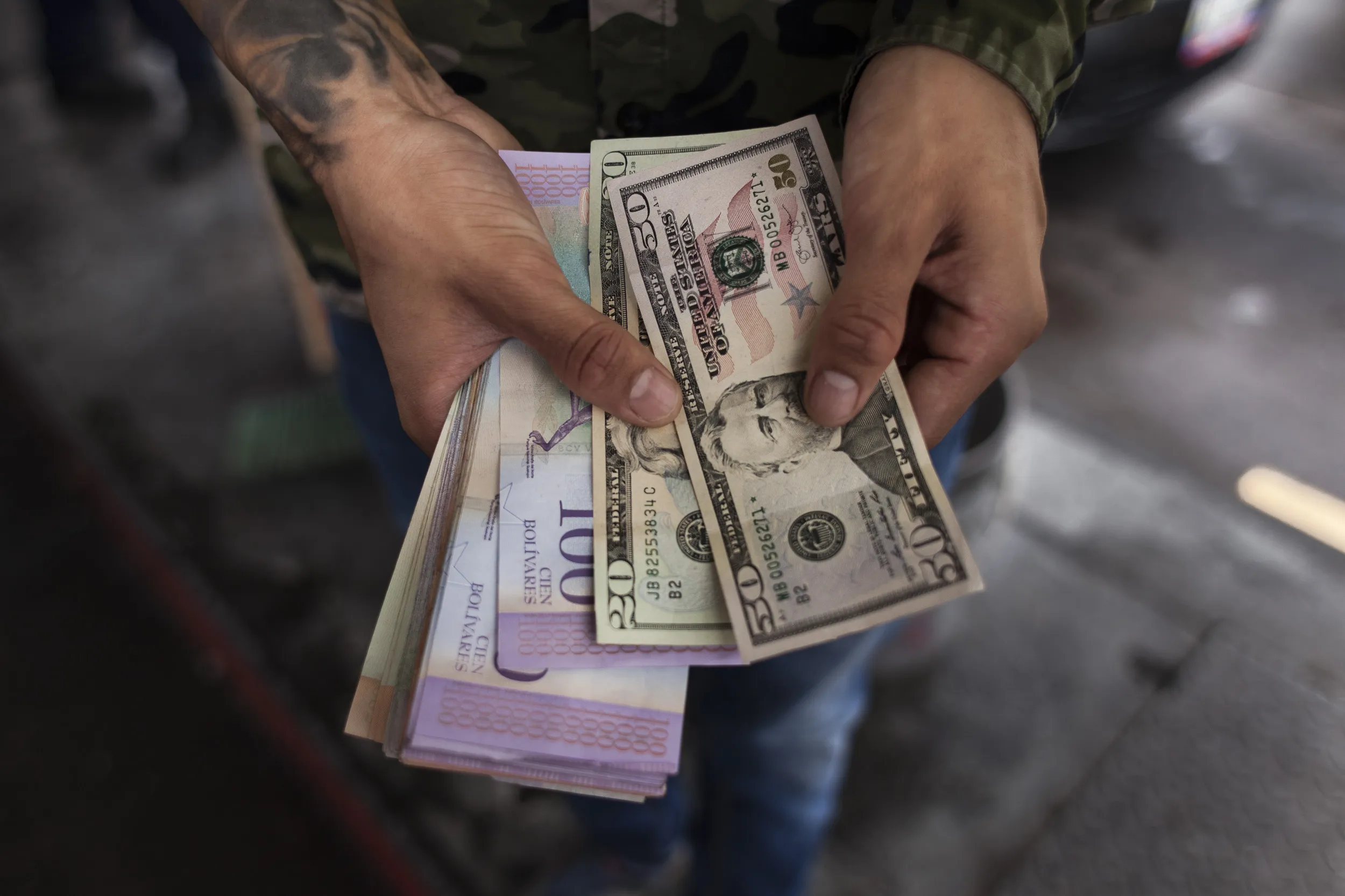 Venezuelan money to usd store