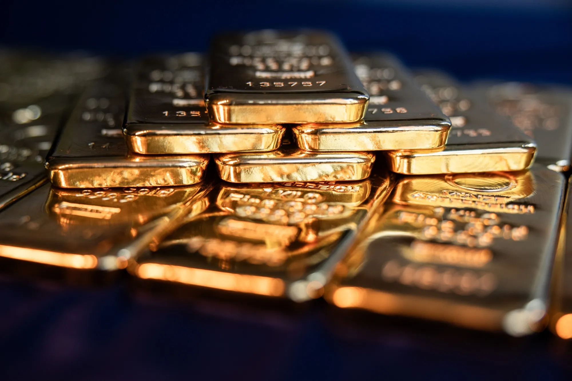 Gold Pares Gains as Bessent Plays Down Revaluing US Reserves - Bloomberg