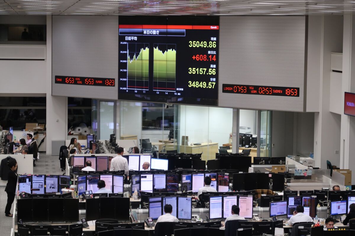 Nikkei 225 Completes Biggest Weekly Rally in Almost Two Years - Bloomberg