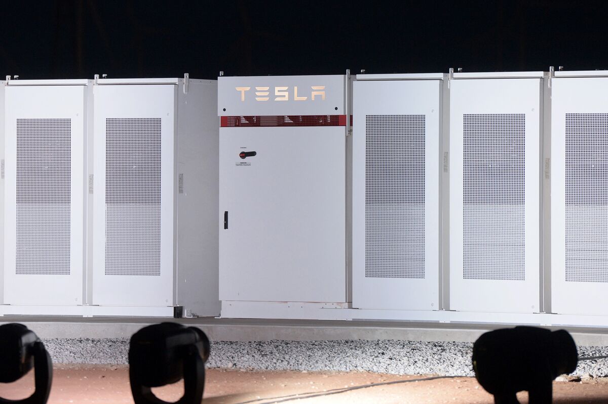 Tesla Taps Amazon Executive to Take Over Its Energy Division - Bloomberg