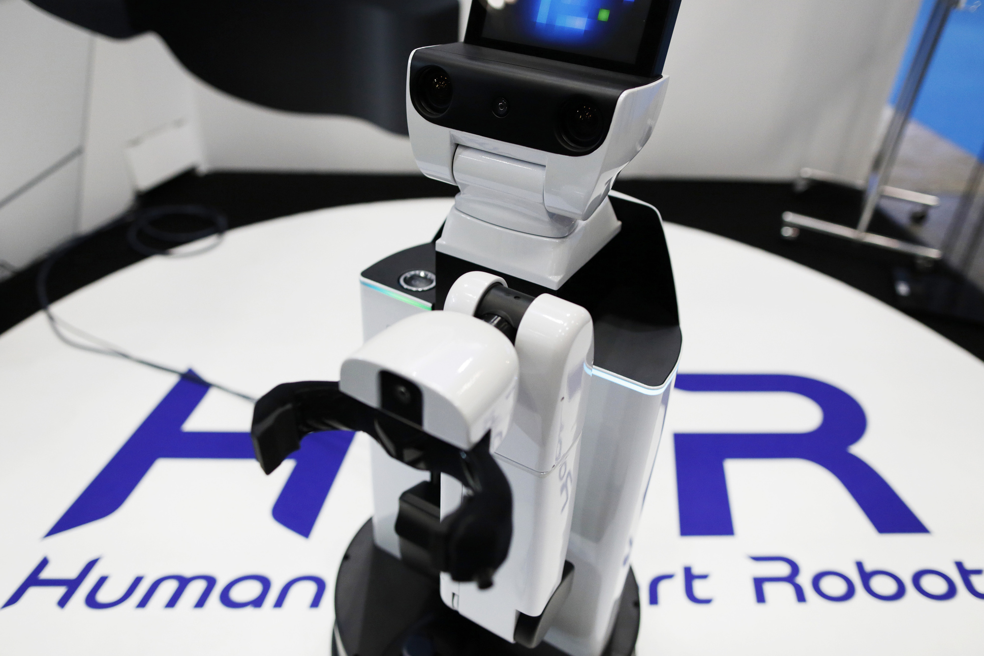 Toyota Researcher Sees Cheap Robots Possible by Mass Production - Ken ...