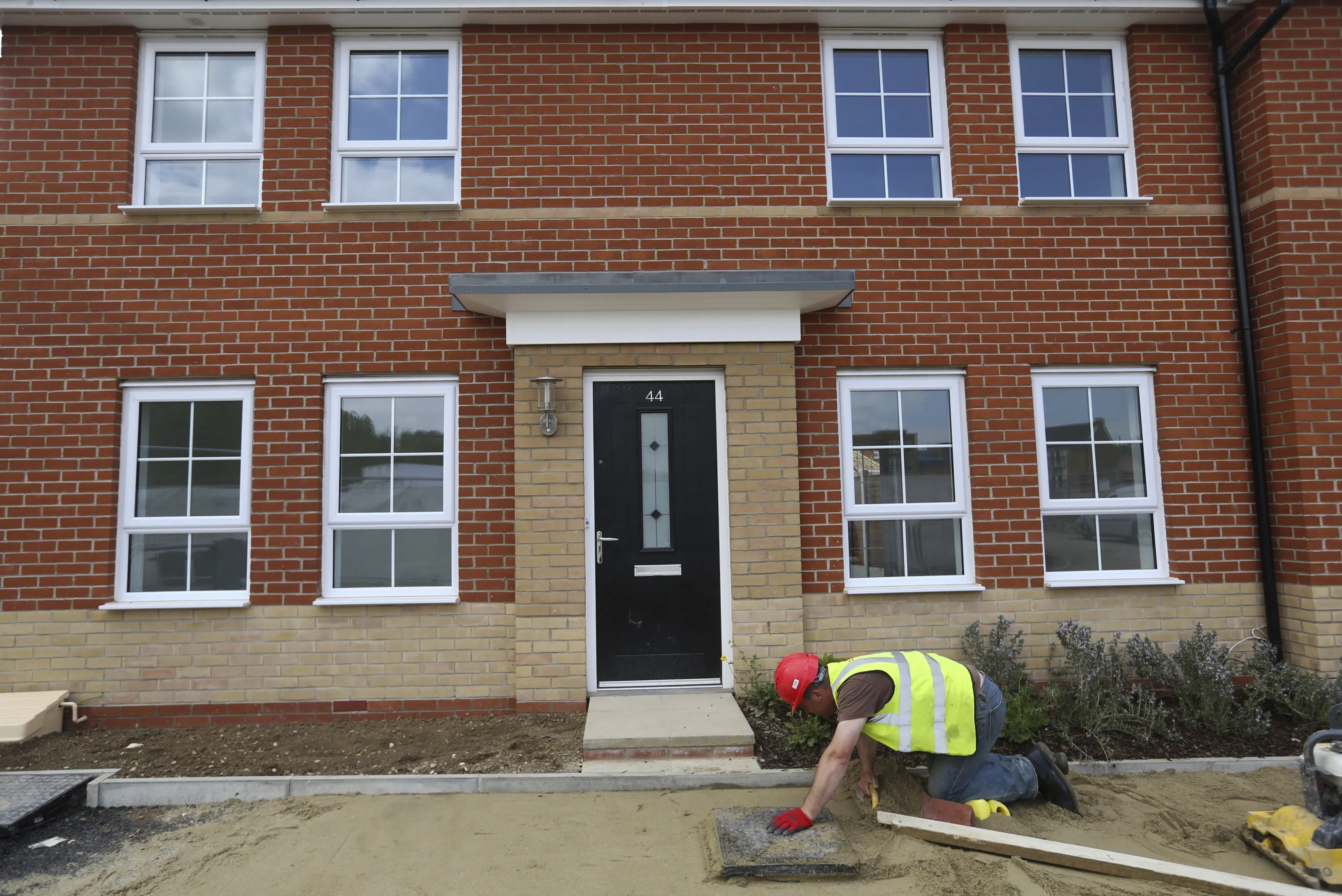 U.K.’s Biggest Housebuilder Targets Zero Carbon Homes by 2030 - Bloomberg