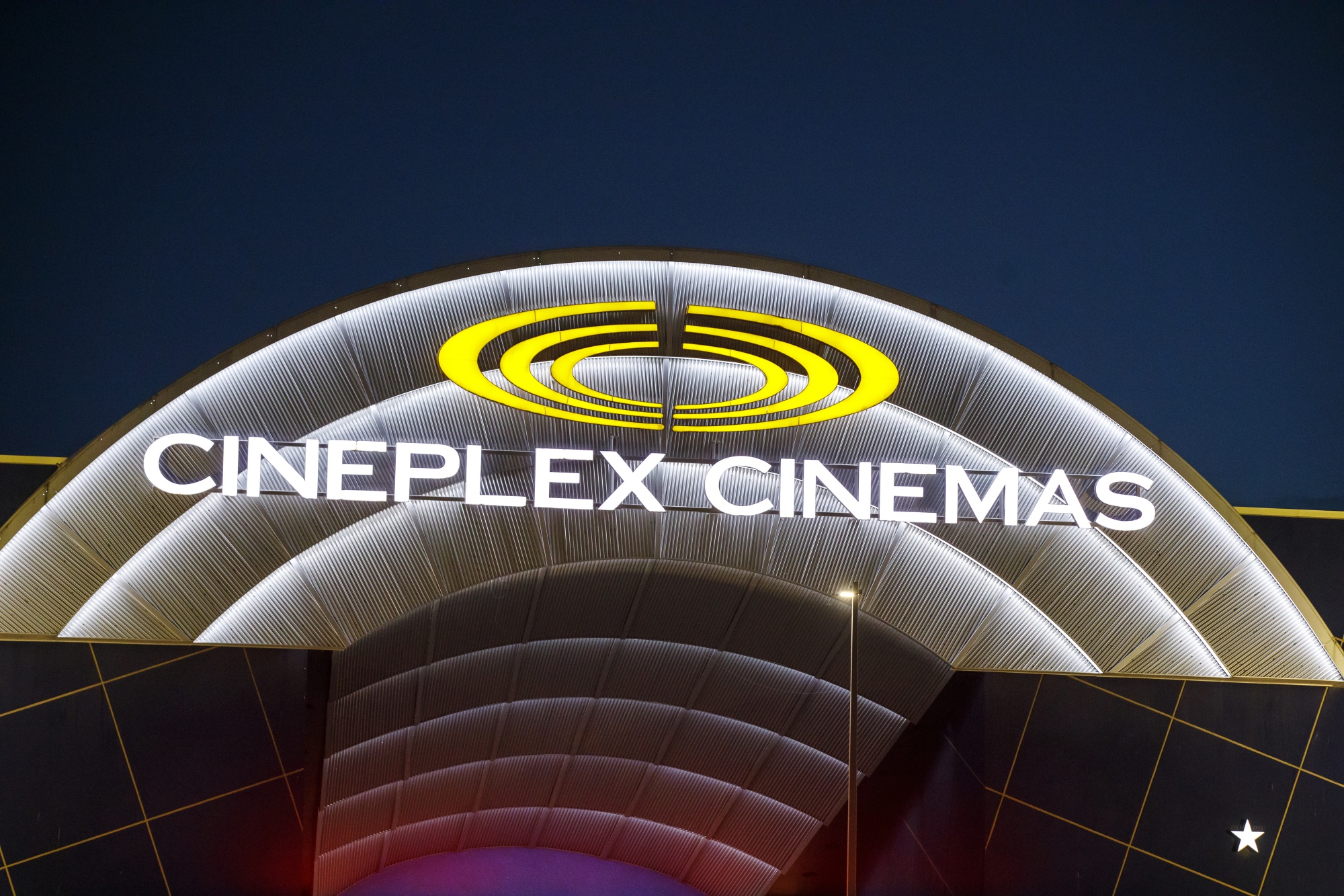 Cineplex Opens Canadian Junk Bond Market With C$575 Million Sale - Bloomberg