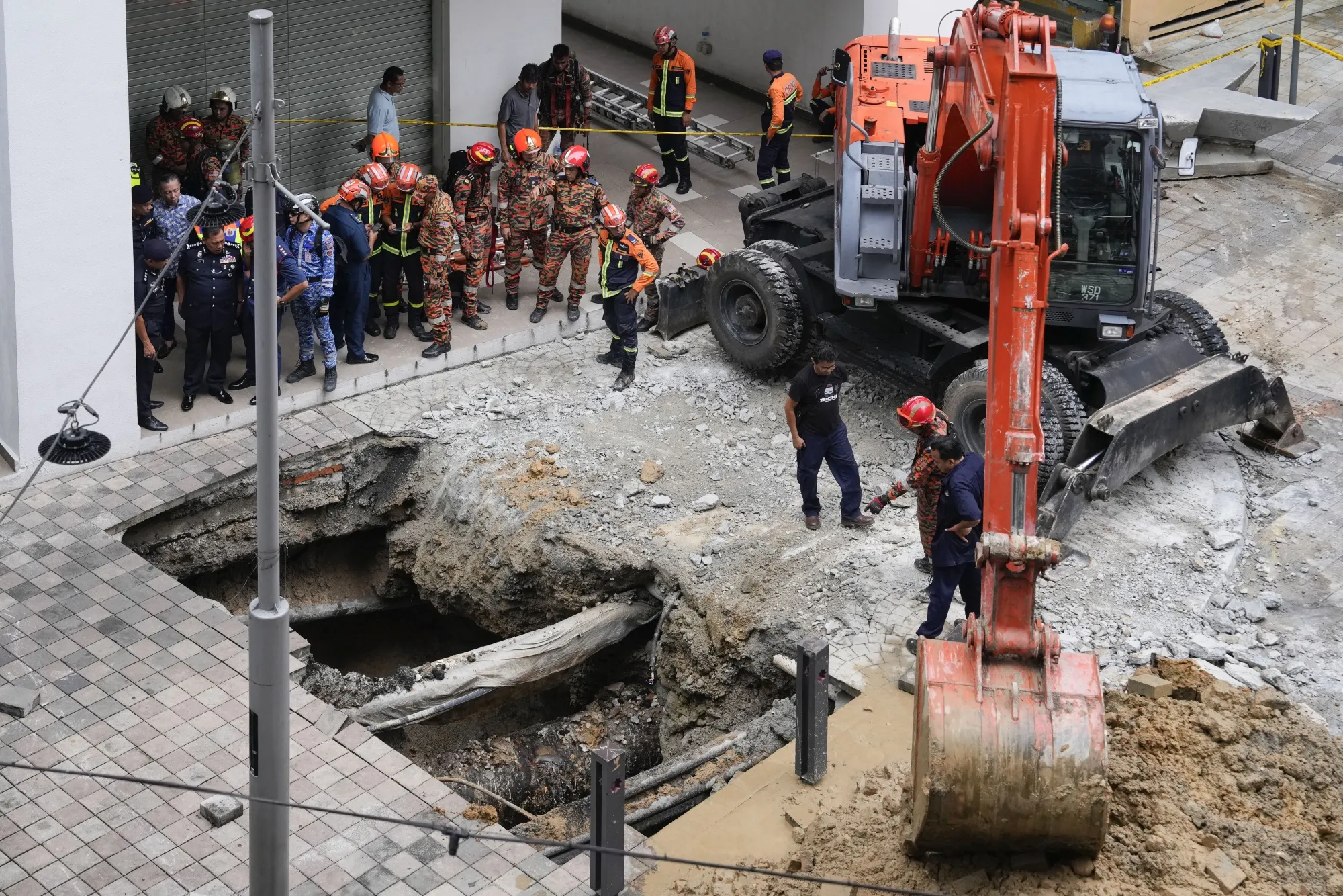 New Sinkhole Opens Up in Kuala Lumpur After Woman Is Swept Away - Bloomberg