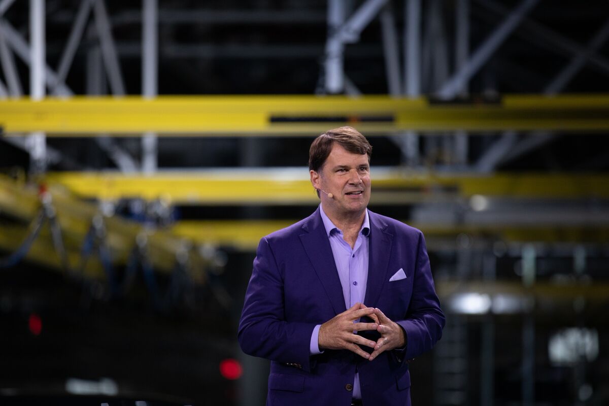 Ford’s CEO Sees Auto Prices Dropping, Putting Pressure on Tesla - Bloomberg