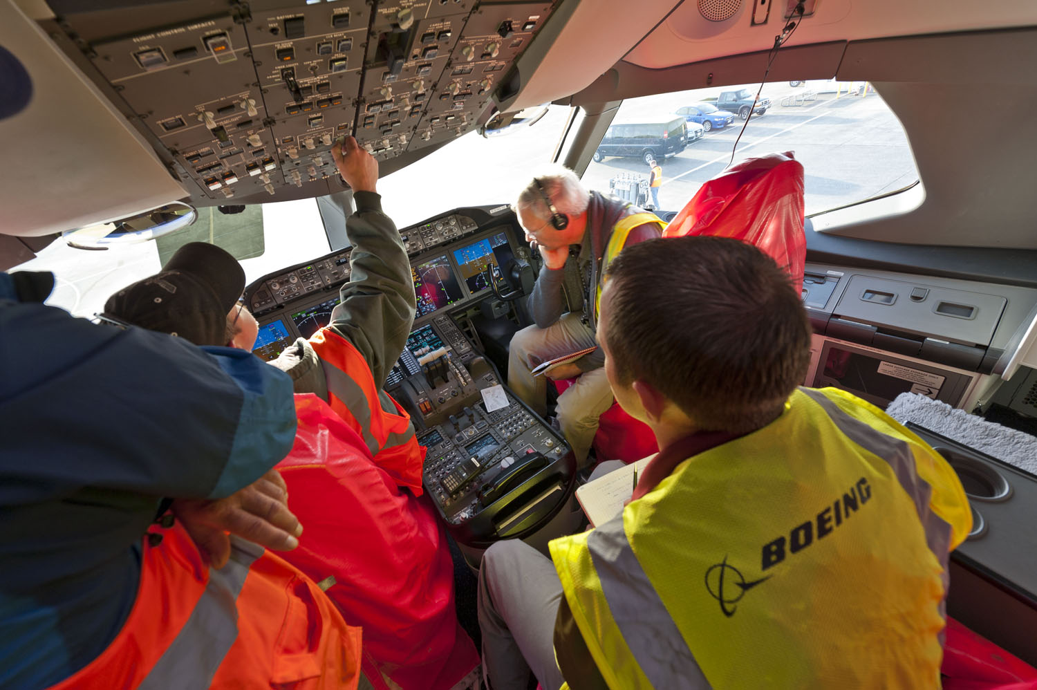 Boeing Strike Threat Looms After Tumult on 787 Grounding - Bloomberg