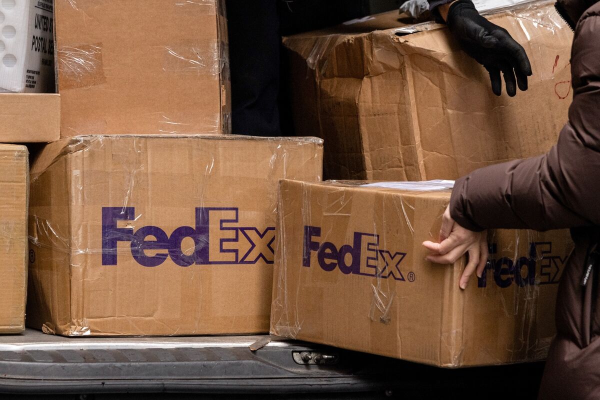 FedEx Cuts FY25 Revenue Forecast Amid Economic Weakness | VT News