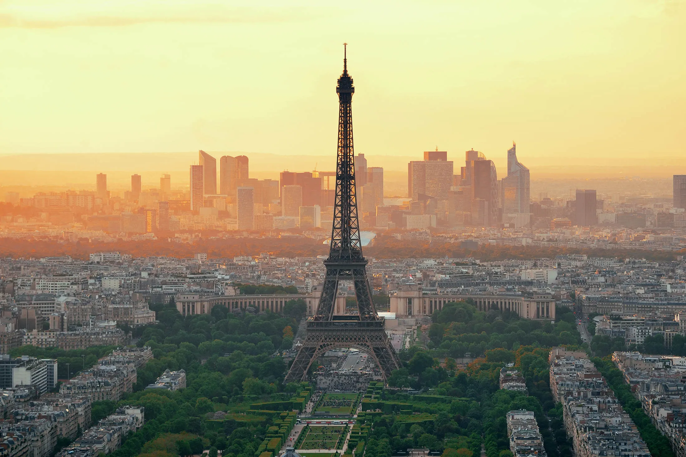 Goldman Sachs to Carlyle Fix Up `Forgotten' Paris Skyscraper Hub ...