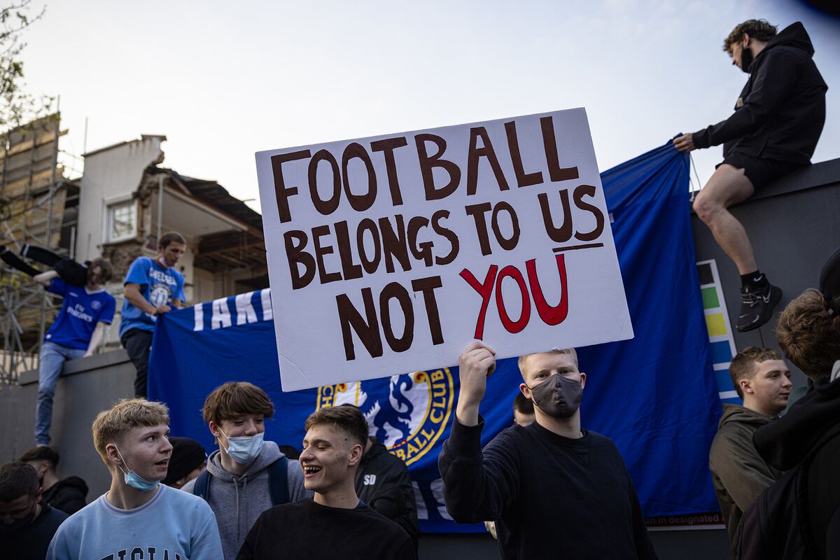 U.K. Soccer Review to Study Fan Ownership and Directors’ Tests - Bloomberg