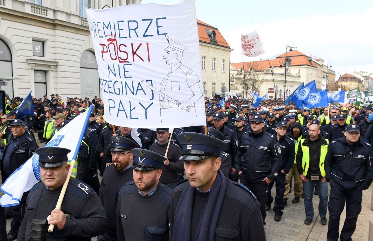 Polish Police Join Protest for Higher Pay Before Local Elections ...