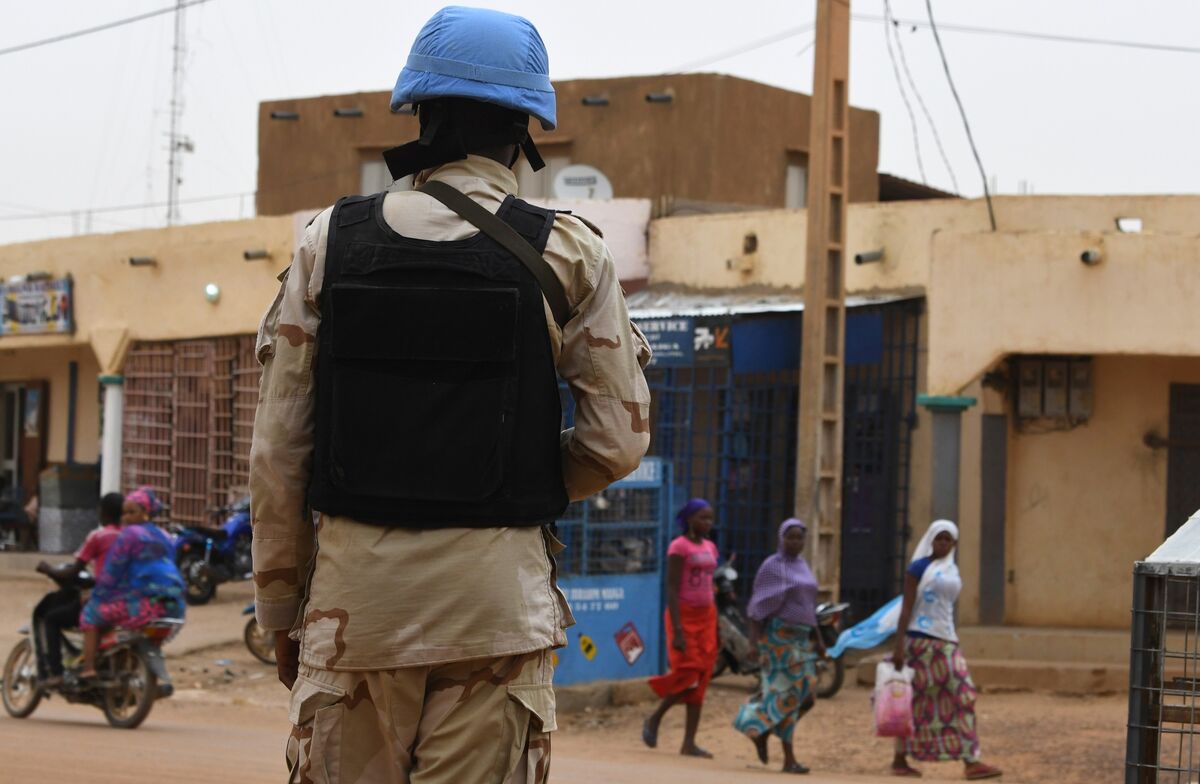 3 UN peacekeepers killed, 5 wounded by roadside bomb in Mali - Bloomberg