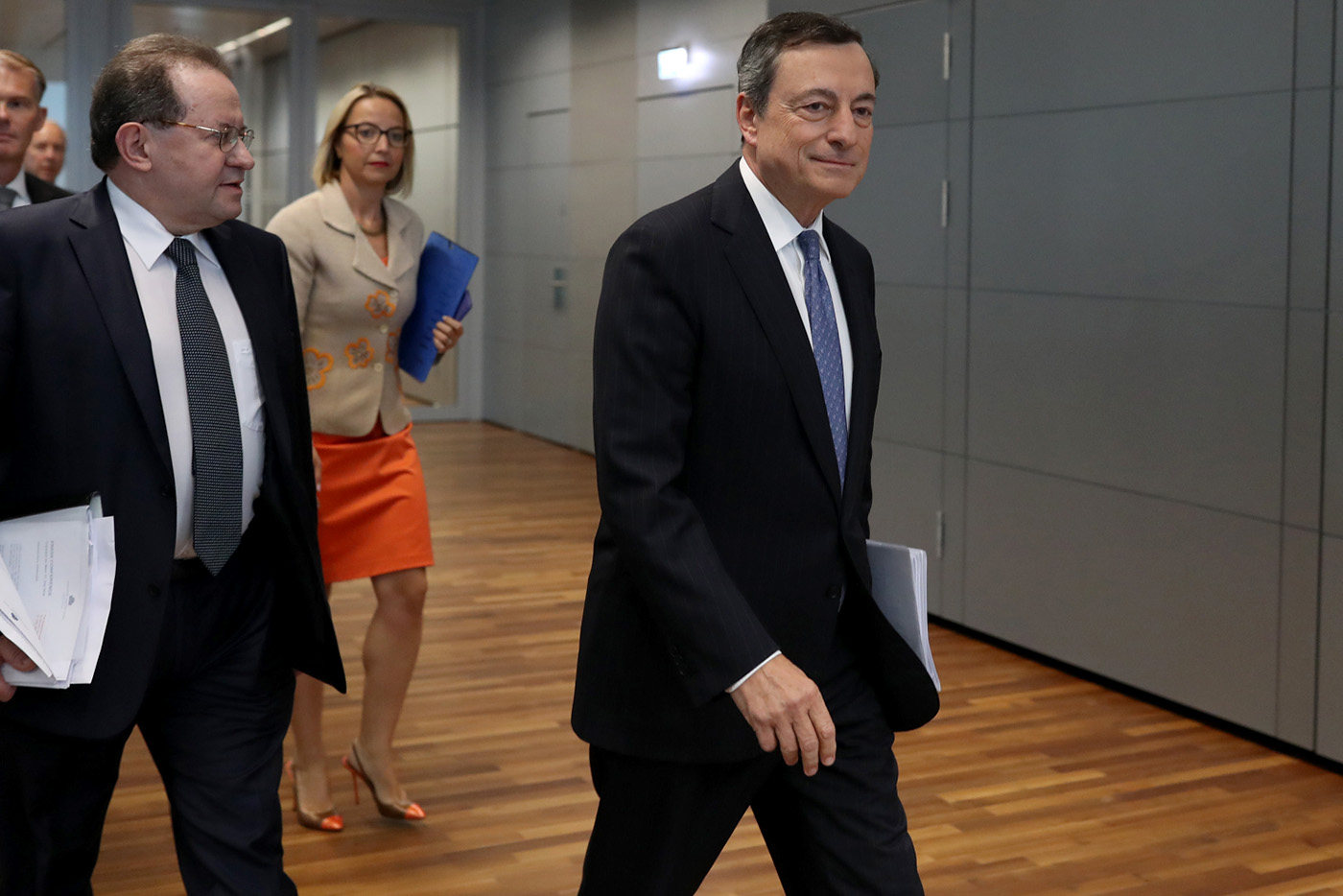 Draghi Meets Merkel as Populist Concerns Trump ECB Criticism - Bloomberg