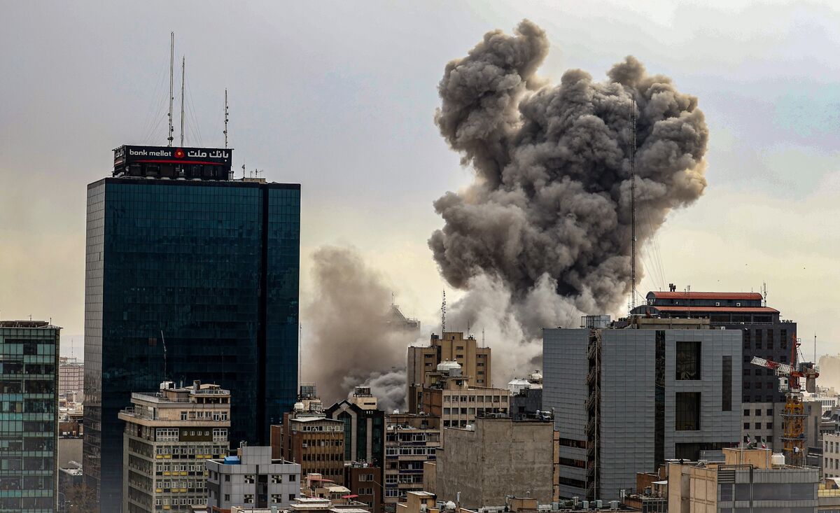 US Insists Iran War Won’t Be Endless as Strikes Engulf Region - Bloomberg