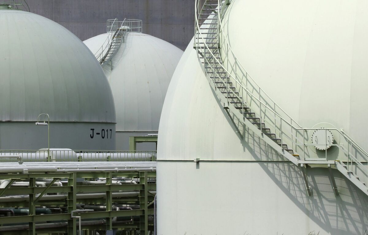 Japan’s ‘Carbon Neutral’ LNG Shipments May Not Offset Emissions - Bloomberg