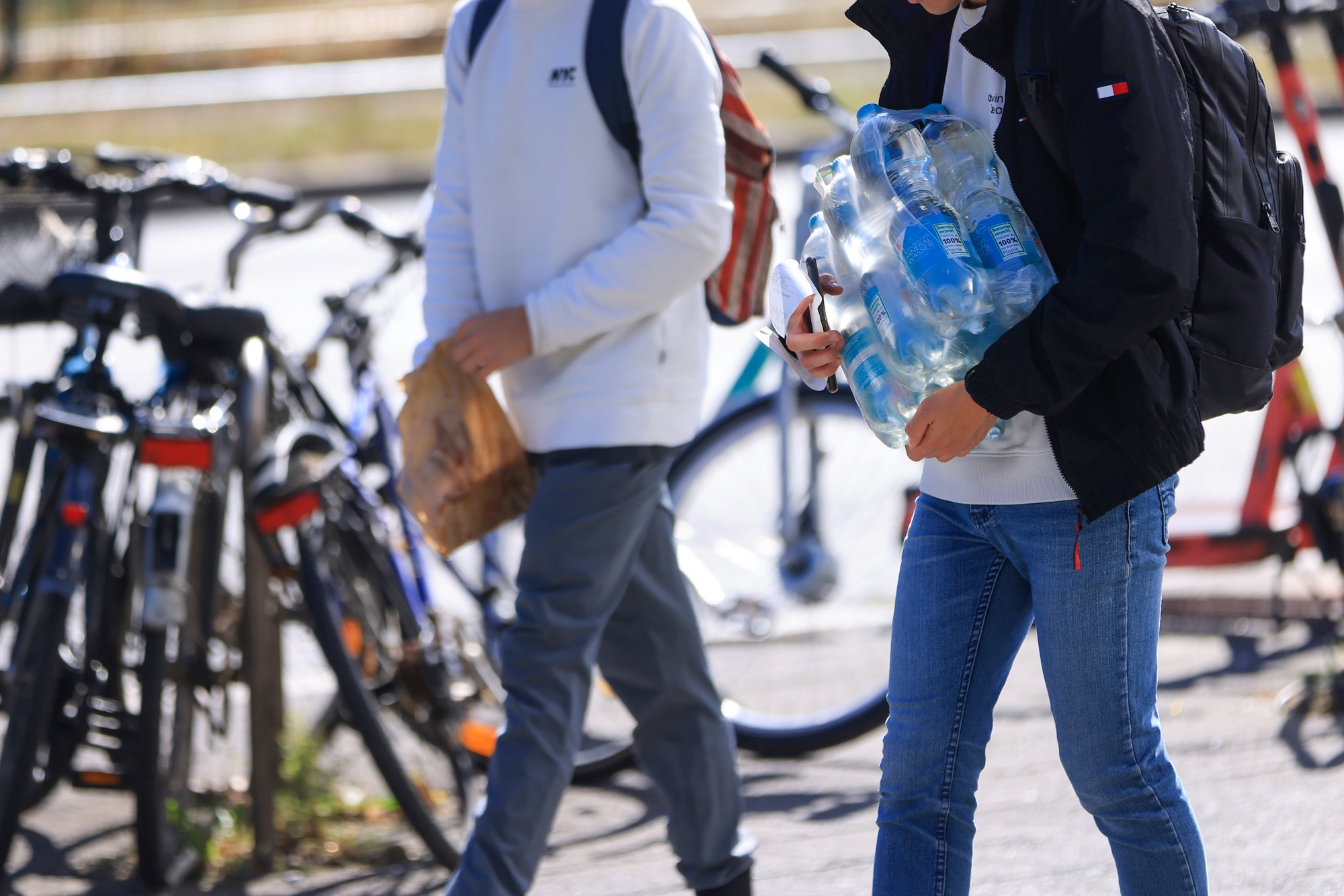 Europe Set for Unusually Hot Weather in First Blast of Summer - Bloomberg