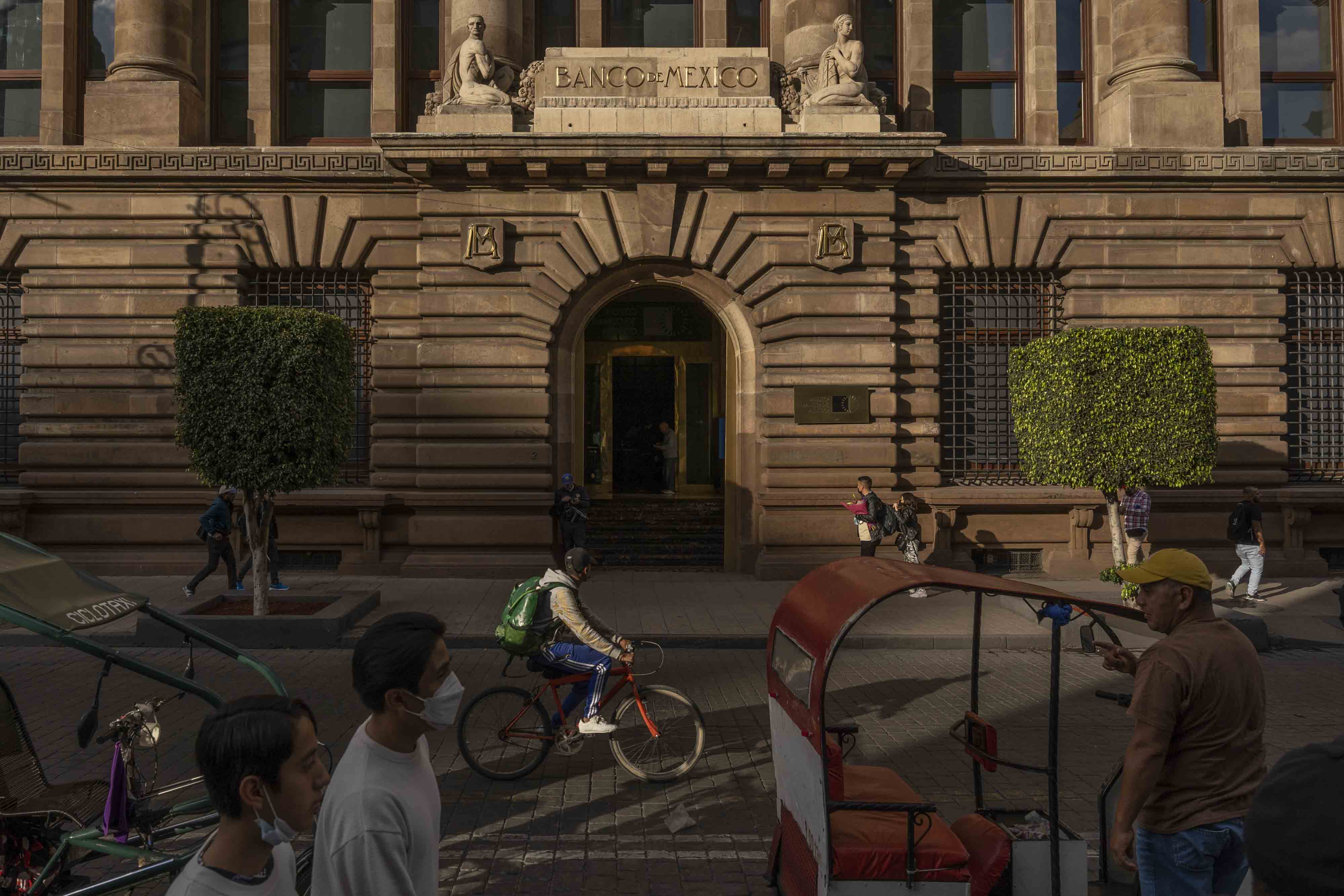 Mexico Surprises Banxico Watchers With Unexpected Board Pick - Bloomberg