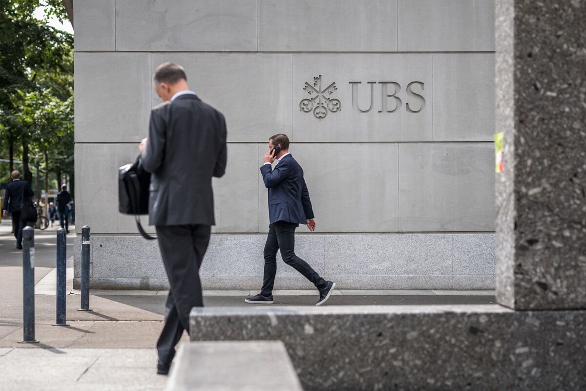 UBS $40 Billion PE Team Sees Entry Points Opening in Tech - Bloomberg