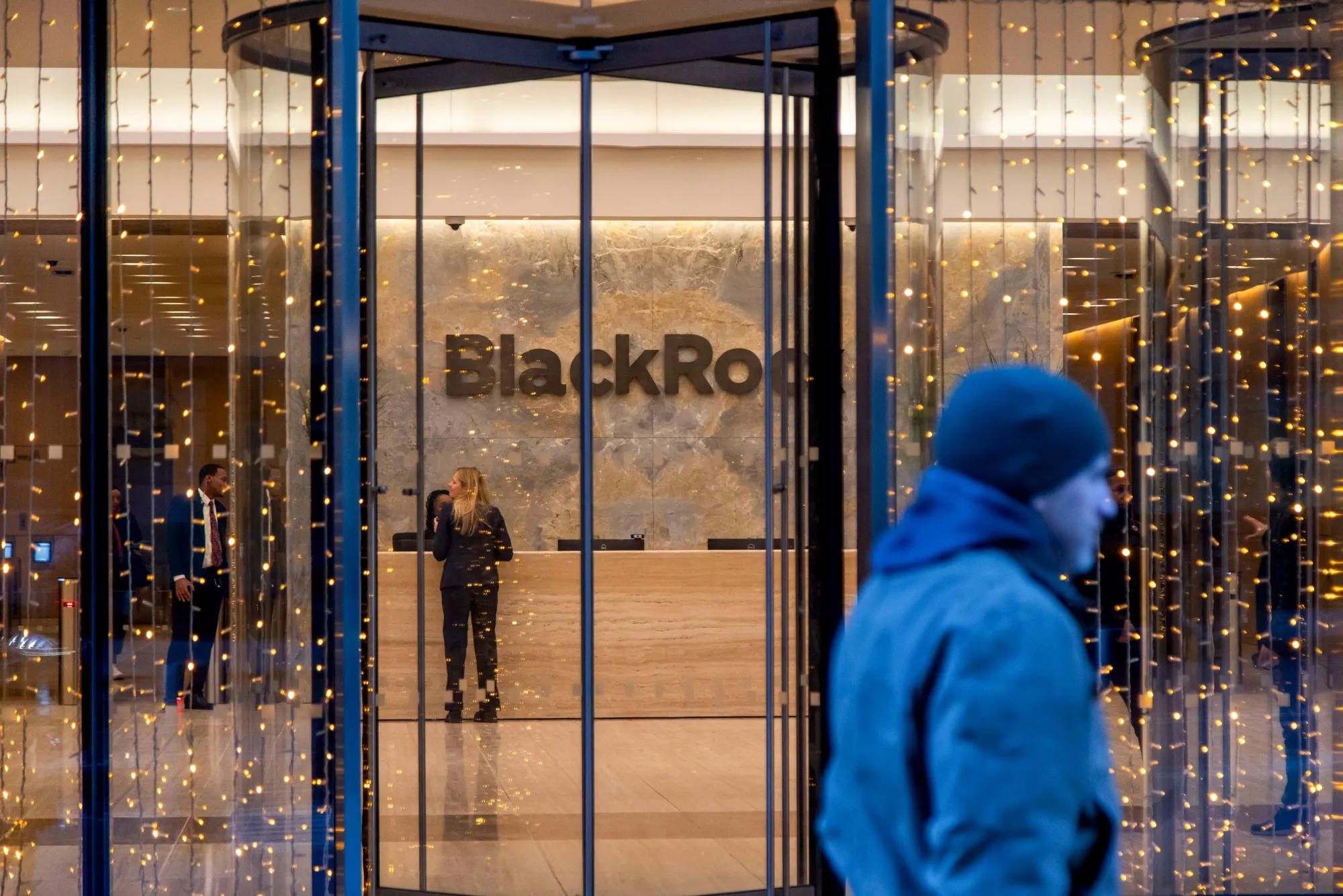 BlackRock Ends Diversity Goals, Subsumes DEI Staff Into New Team (BLK ...