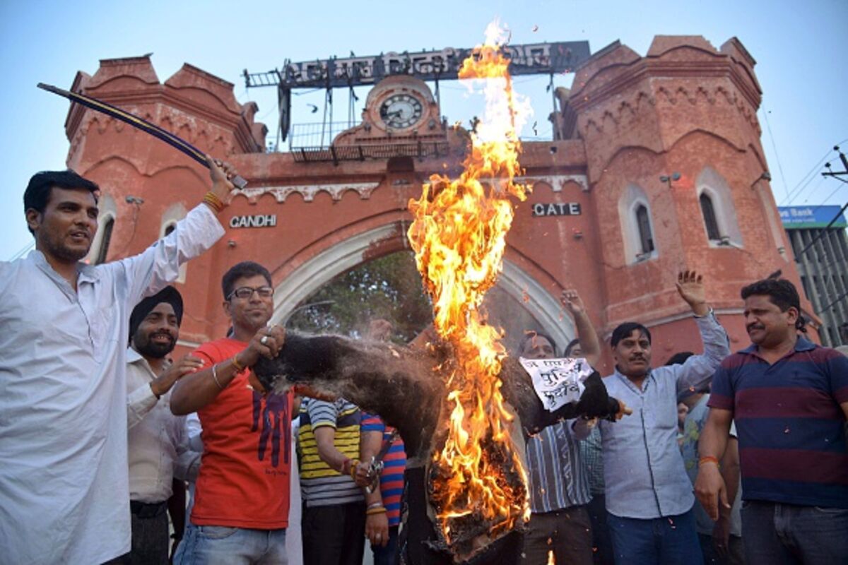 India and Israel Start to See Enemies Within - Bloomberg