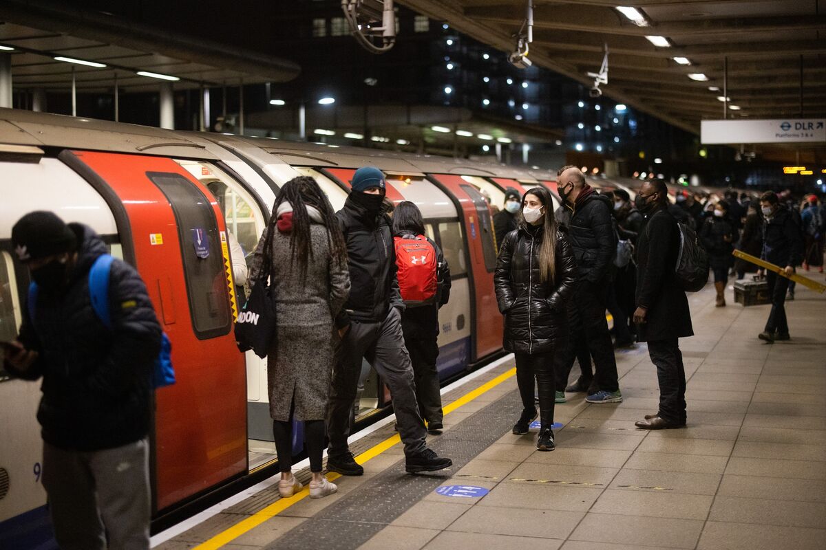 Tube Traffic in City of London at Covid-Era High as Employees Back to ...