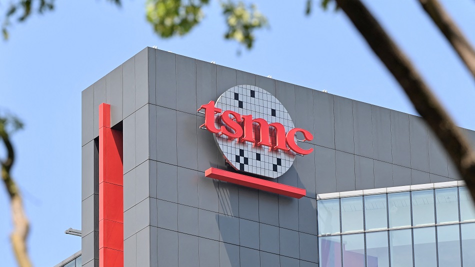 Watch TSMC Tops Estimates, Bucking Trend as Chip Industry Cools - Bloomberg