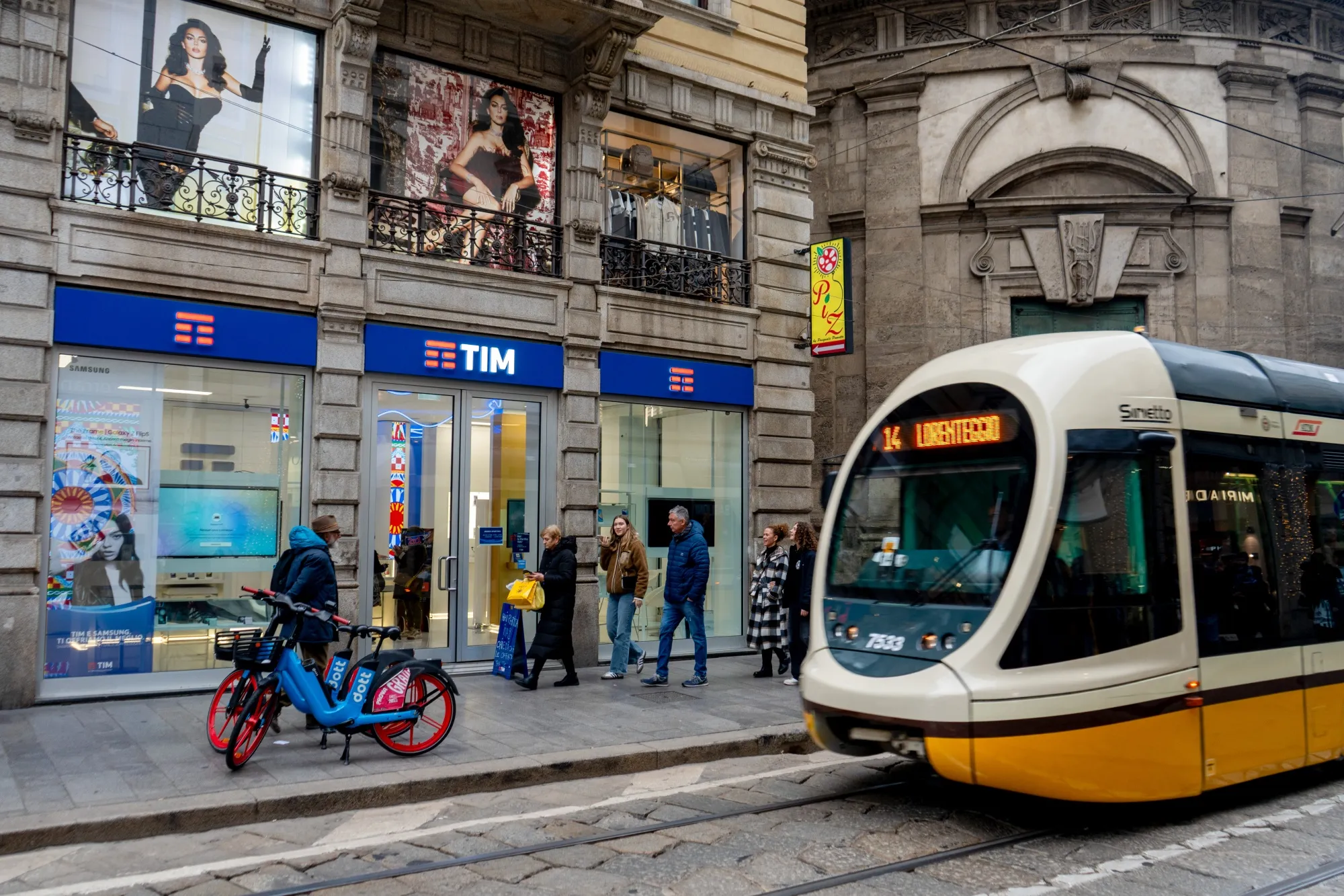 Telecom Italia (TIT) Taps UniCredit for Advice as Suitors Circle ...