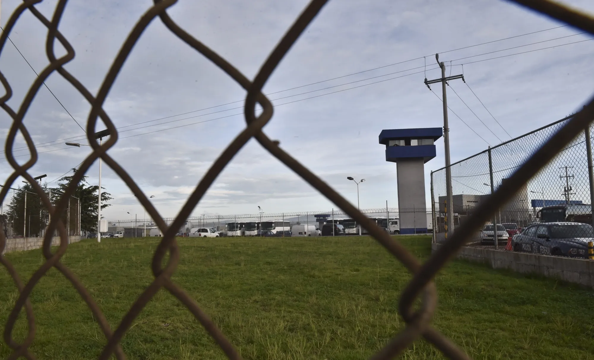 Mexico Sends Third Group of Inmates With Drug Cartel Ties to US - Bloomberg