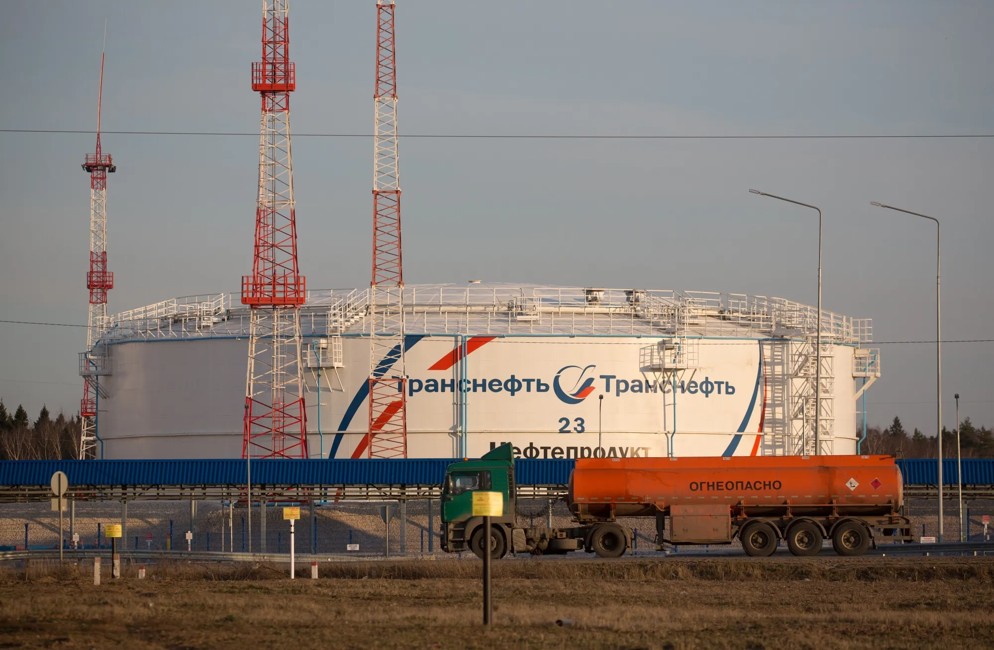Russia Raises Crude Exports Via Key Routes Despite Lower Output - Bloomberg
