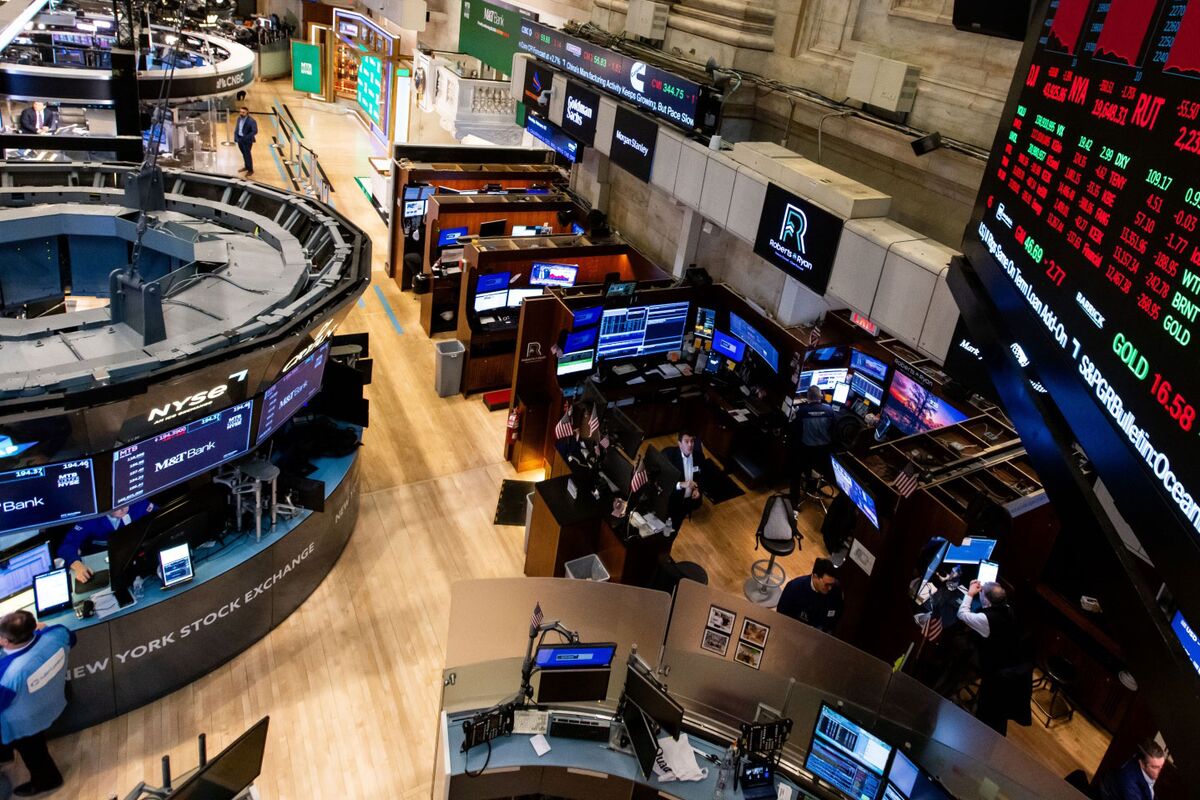 Encuesta BofA: caída record de exposición a acciones EE.UU. - Bloomberg