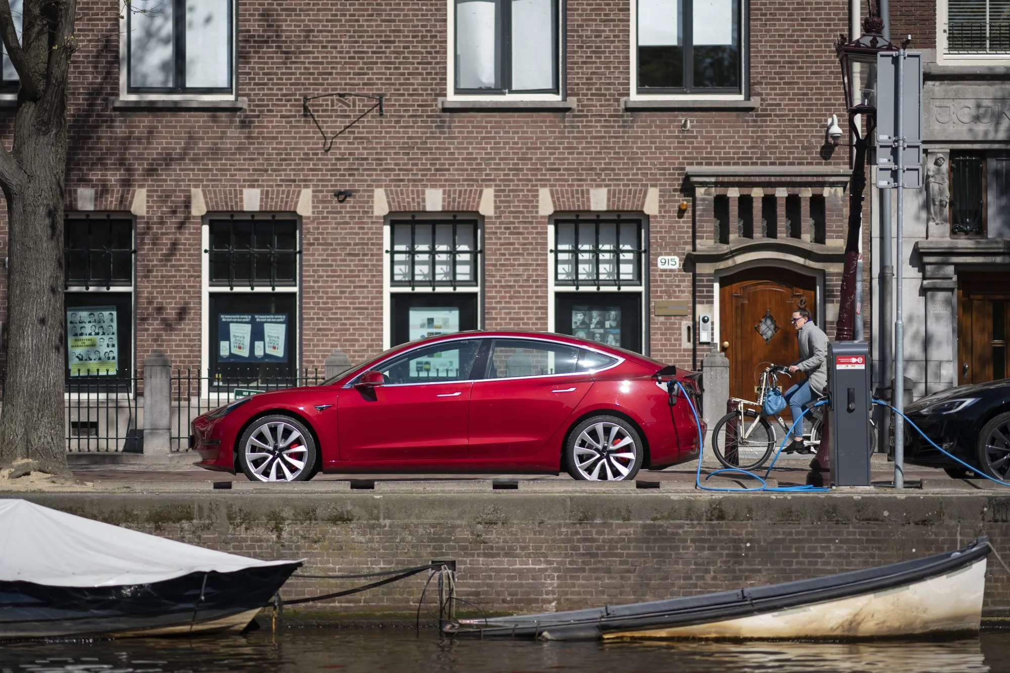 Best-Selling Electric Car 2021: Tesla (TSLA) Model 3 Tops Europe EV ...