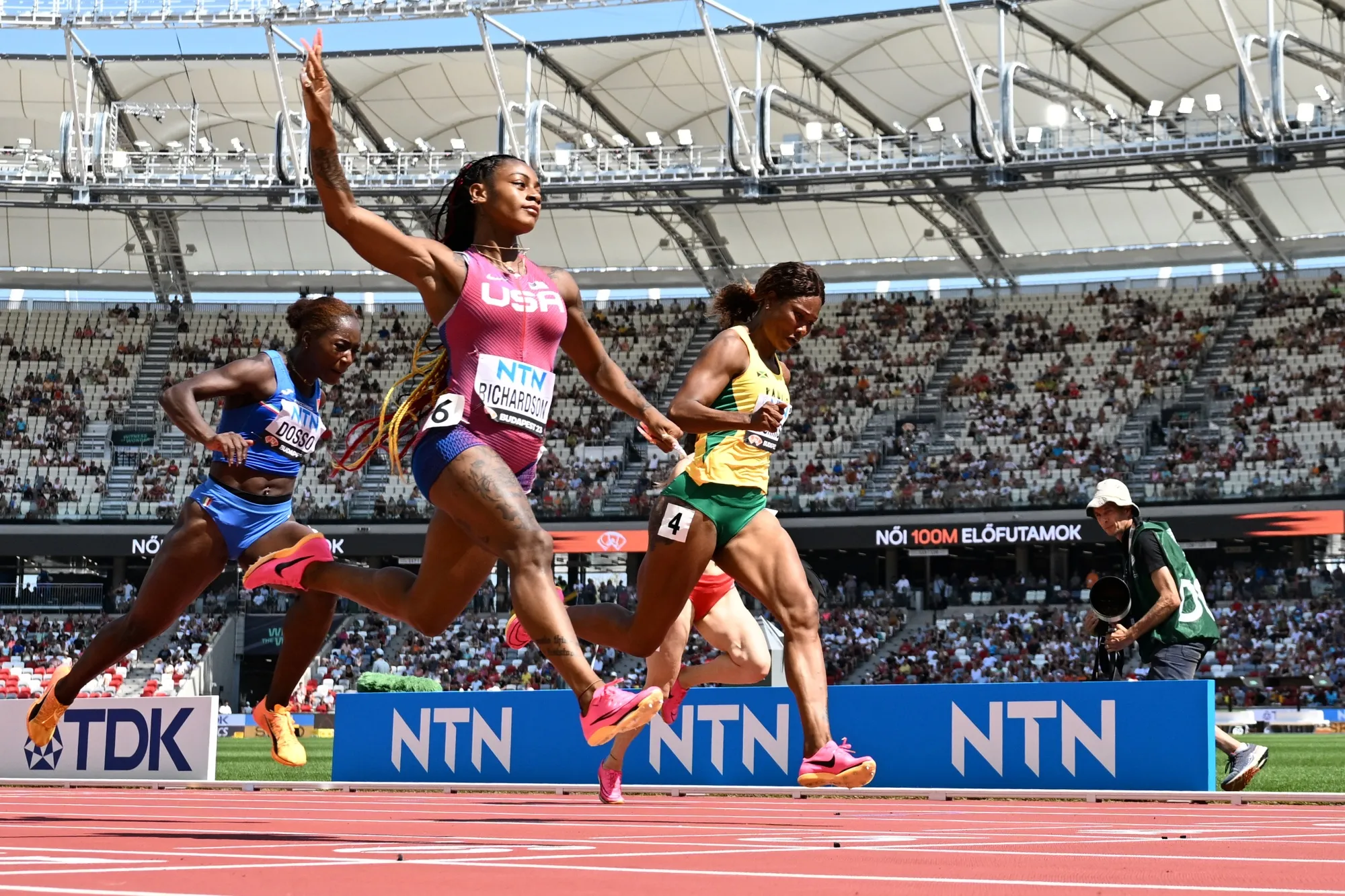 Lyles makes good, takes world title in 100 meters - Bloomberg
