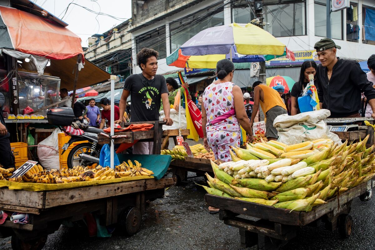 Philippine Rate Cut Unlikely This Week Despite Tame Inflation - Bloomberg