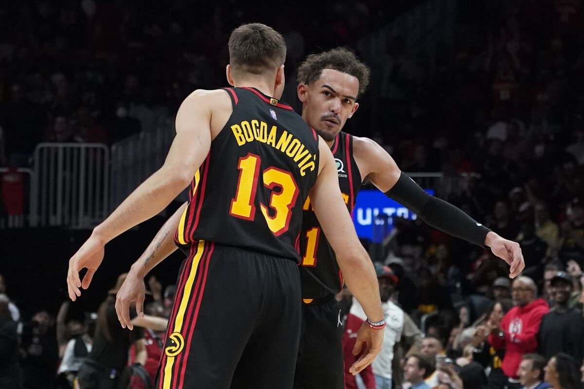 Young, Hunter Lead Hawks to 132-103 Play-in Rout of Hornets - Bloomberg
