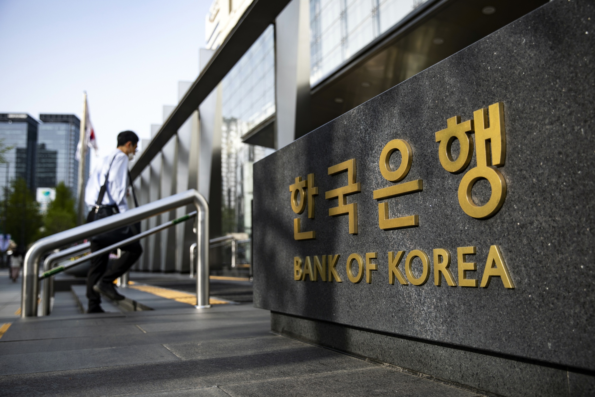 Bank of Korea Is Set to Keep Interest Rates Unchanged as Economy ...