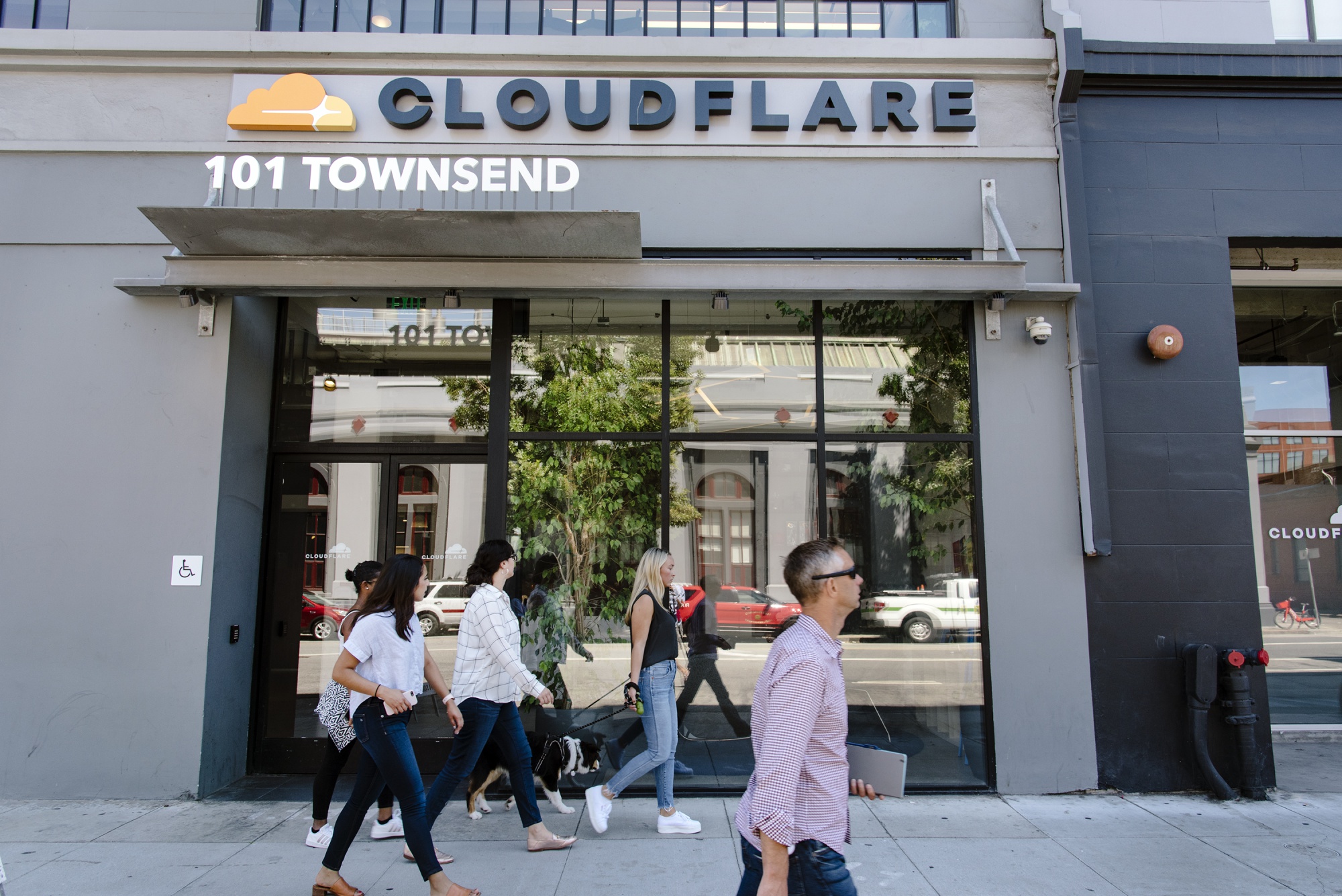 Cloudflare (NET) Raises $525 Million in Above-Range IPO - Bloomberg