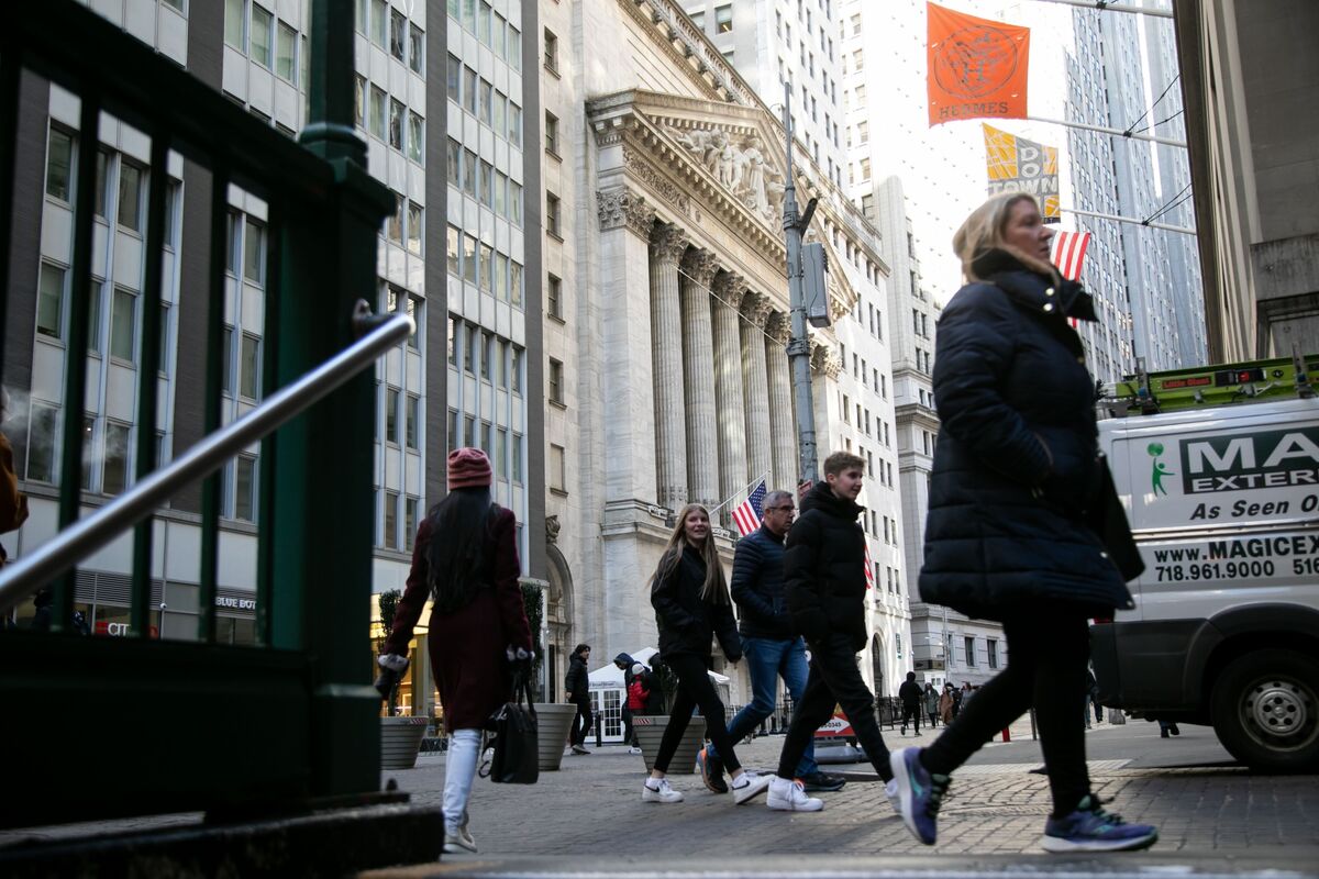 Risky-ETF Crew Grabs Wall Street Limelight With Long-Short Bets - Bloomberg