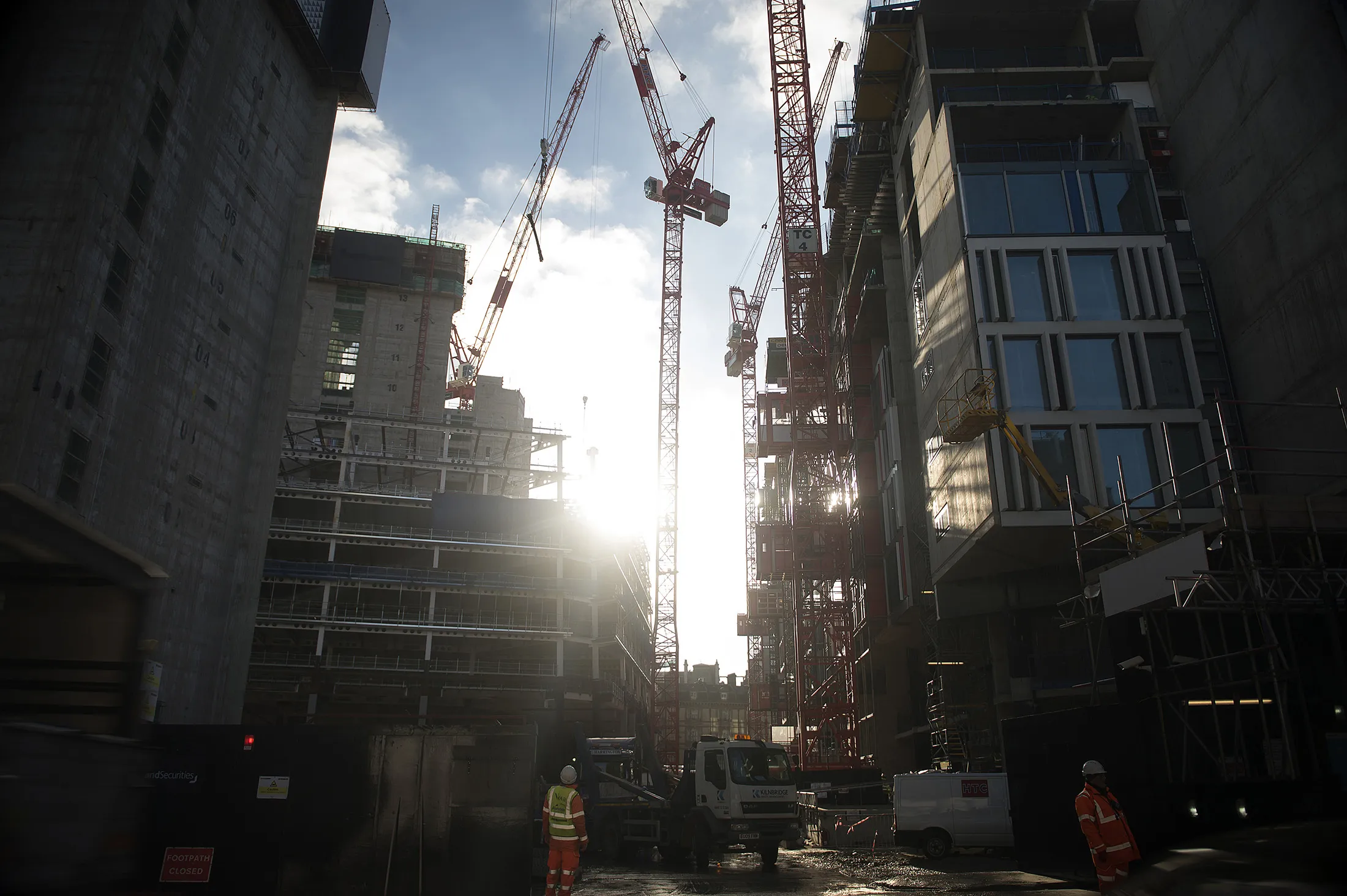 London Developers Finding Costliest Apartments Harder to Sell - Bloomberg