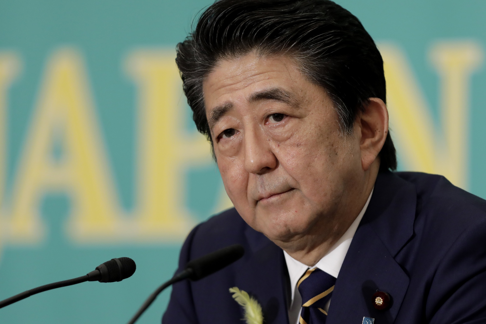 Trump Push for Hormuz Patrols Puts Japan’s Abe in Tight Spot - Bloomberg