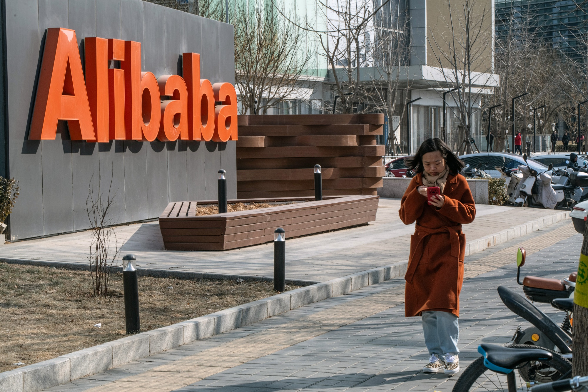 Alibaba Overhauls Incentives to Entice Staff as Stock Languishes ...