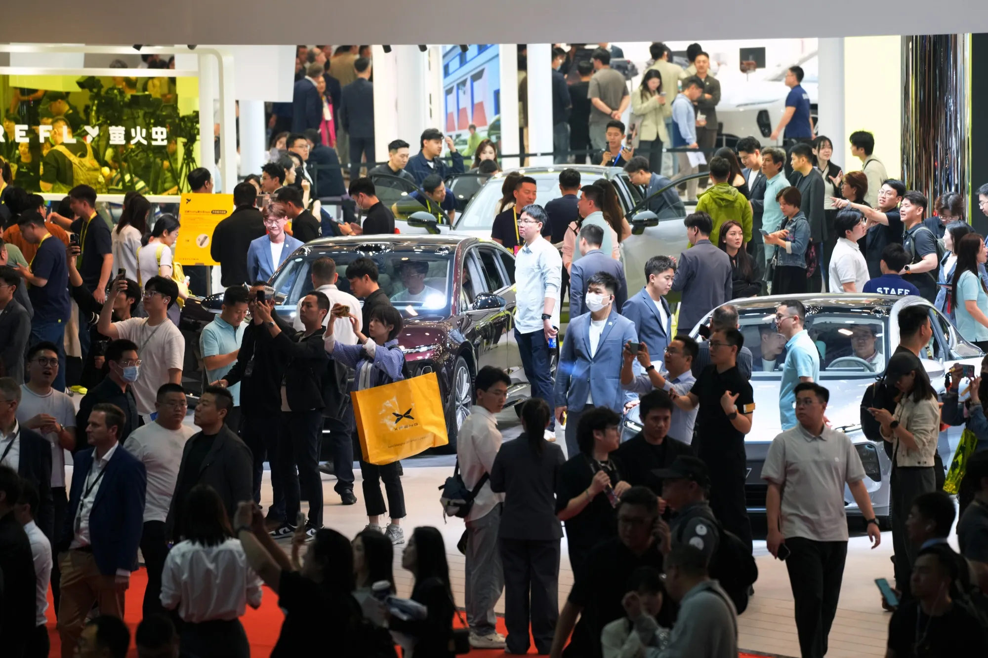 Shanghai Showcases China’s Thriving Car Sector - Bloomberg