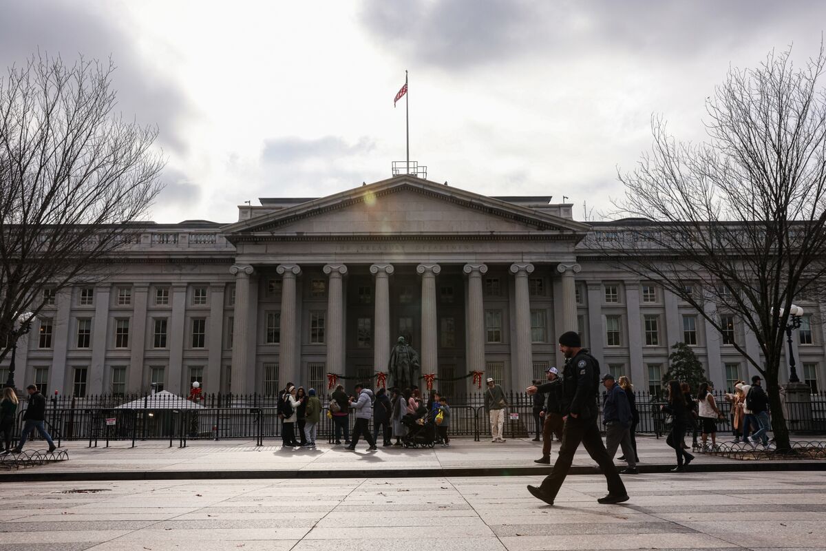 US Holds Quarterly Debt Sale Steady, Starts Buybacks This Month - Bloomberg