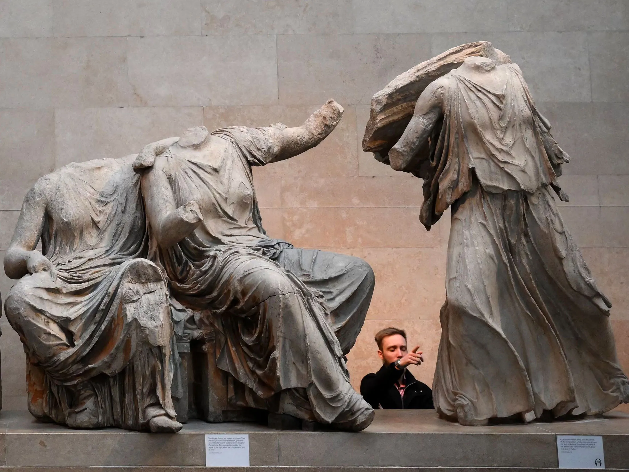 UK’s Sunak Annoys Greece by Scrapping Mitsotakis Meeting Over Elgin Marbles - Bloomberg