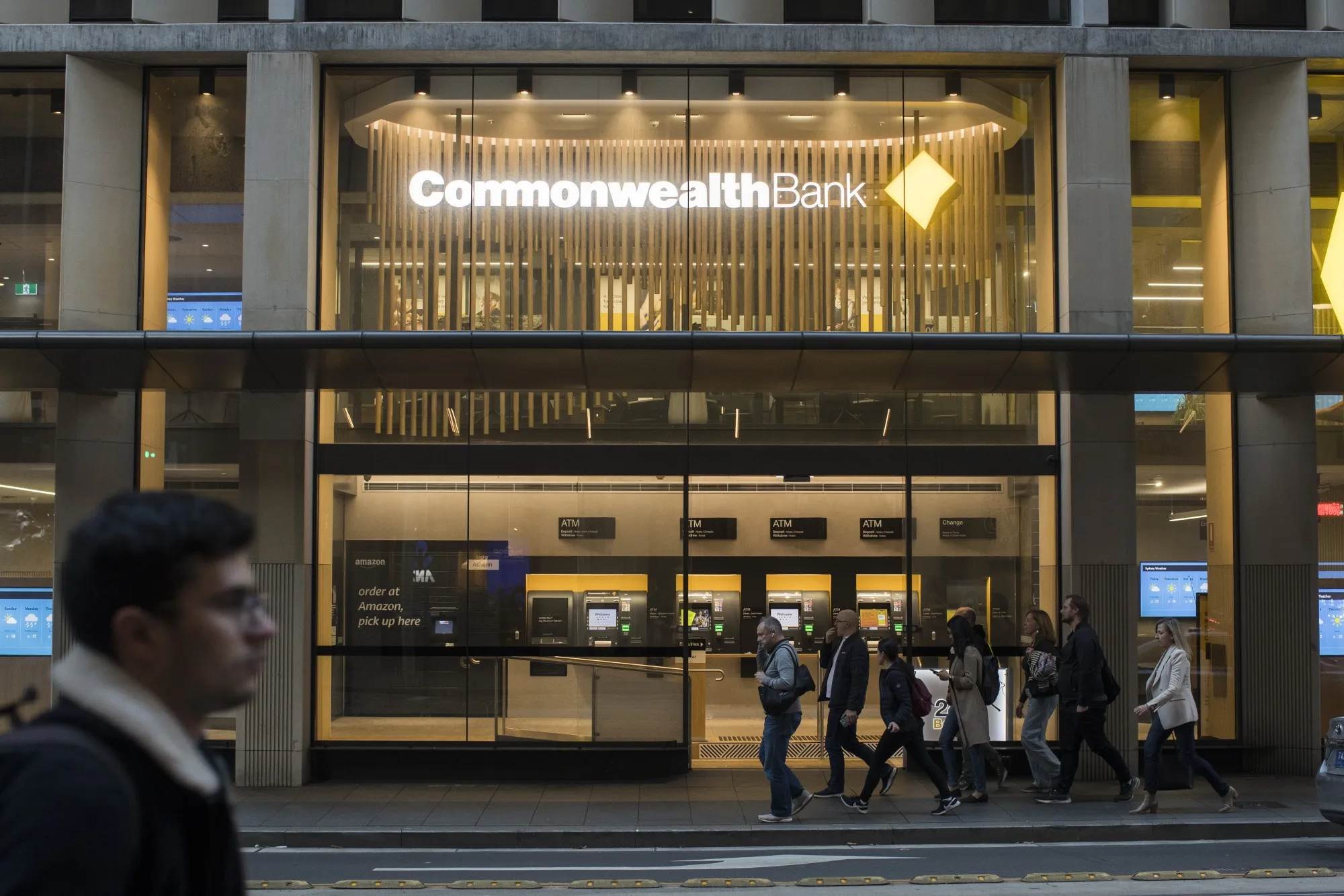 Commonwealth Bank of Australia Profit Climbs; CEO Warns on Economy ...